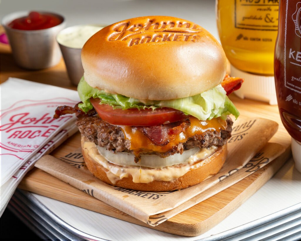 Dia do Hambúrguer: Johnny Rockets desafia para Burger Gigante de 1,5 ...